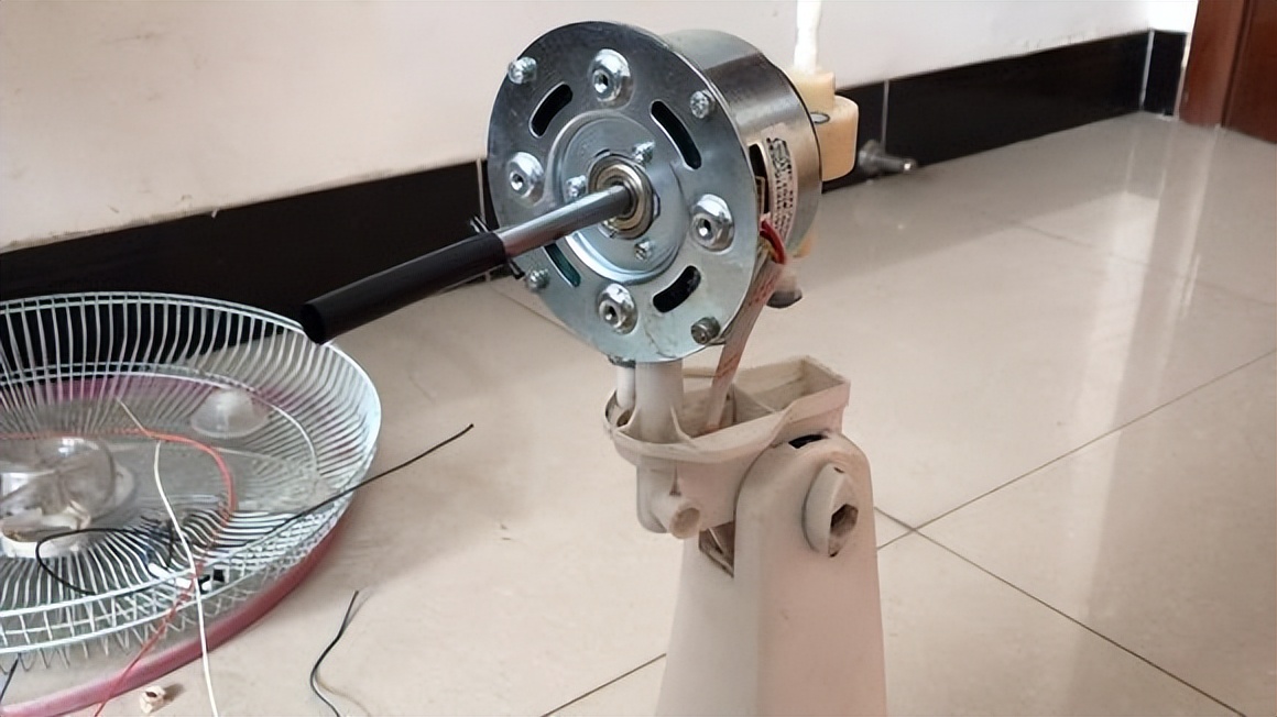Don't throw away the old electric fan, simply modify it for only 1 yuan ...