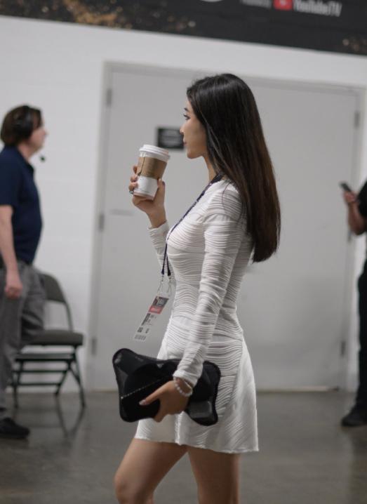 NBA anchor Zhou Ling'an beauty photo - iNEWS