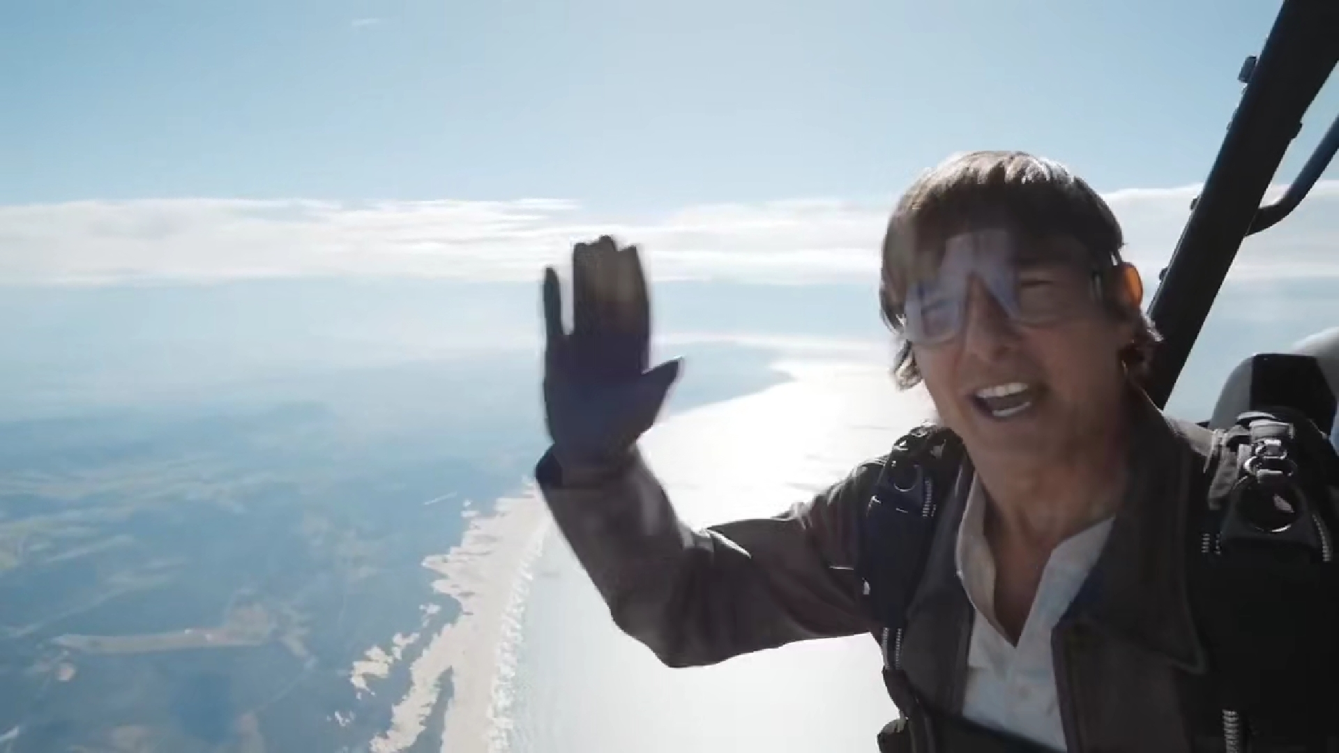 60-year-old Tom Cruise is here to kill again!High-altitude jumping, 360 ...