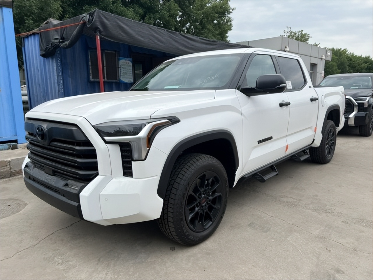 Tundra 22 3.5T SR5 TSS Blackened Off-Road Special Package - iNEWS