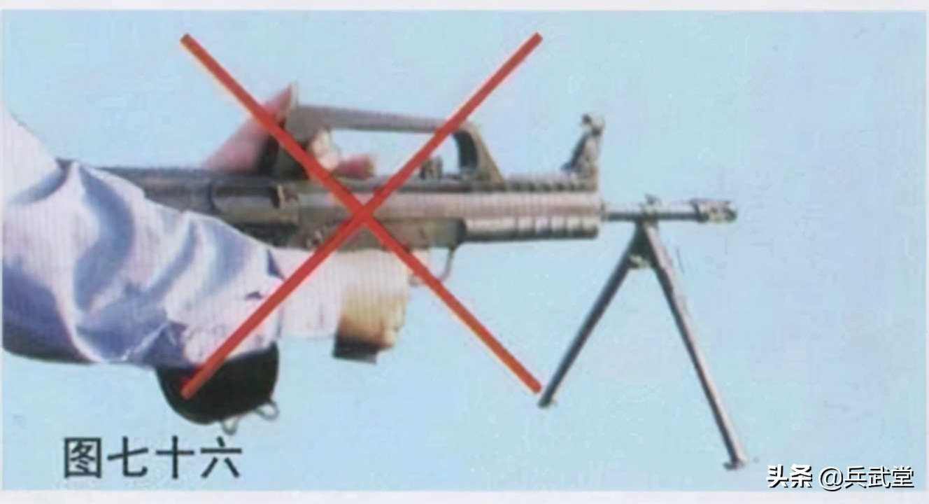 Can't the handle of the Type 95 rifle be lifted?The official name is ...