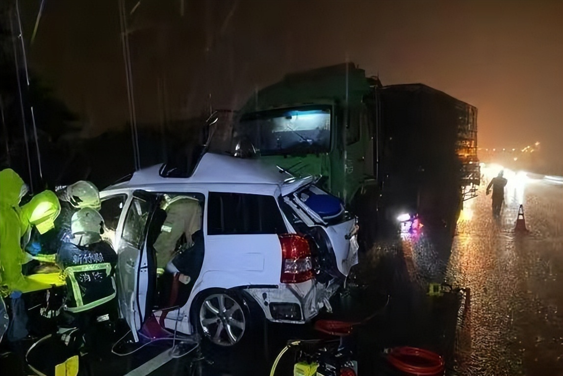 A well-known Taiwanese singer died in a car accident at the age of 31 ...