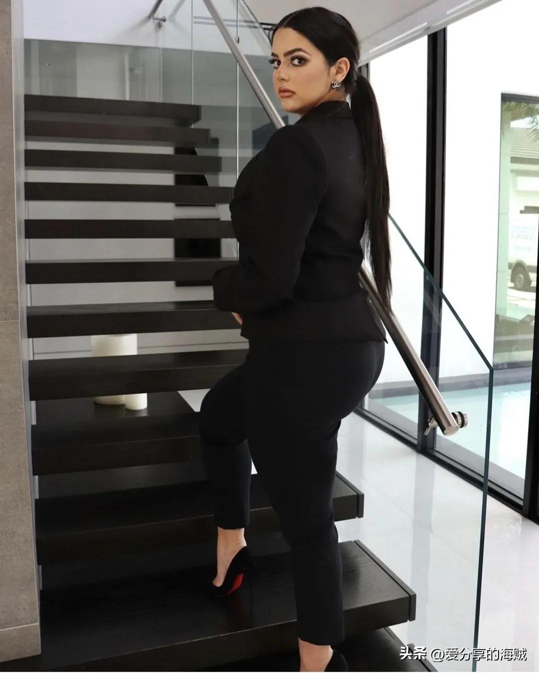 Plump supermodel, big beauty with amazing body: Olenia Kemares - iNEWS