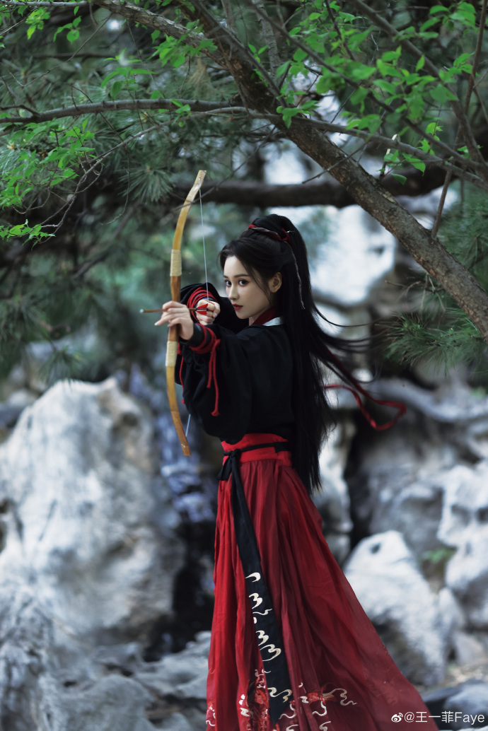 Wang Yifei's new look is too rusty, even more beautiful than Si Ying ...