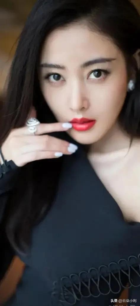 Zhang Tianai's full-screen beautiful picture, beautiful and beautiful ...