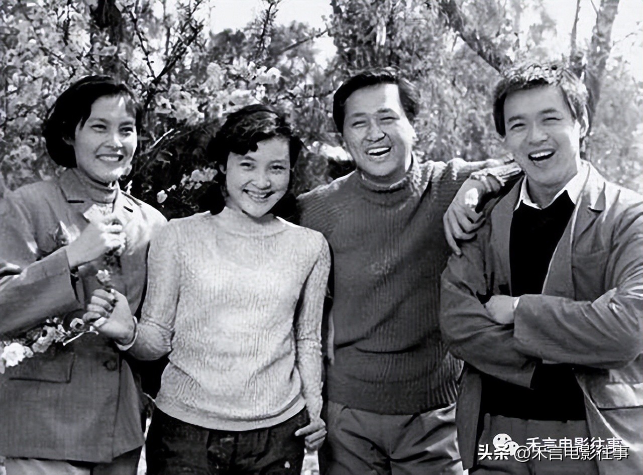 Song Xiaoying, Zhang Jinling, Li Xiuming, and Chen Chong performed on the same stage, with high ...