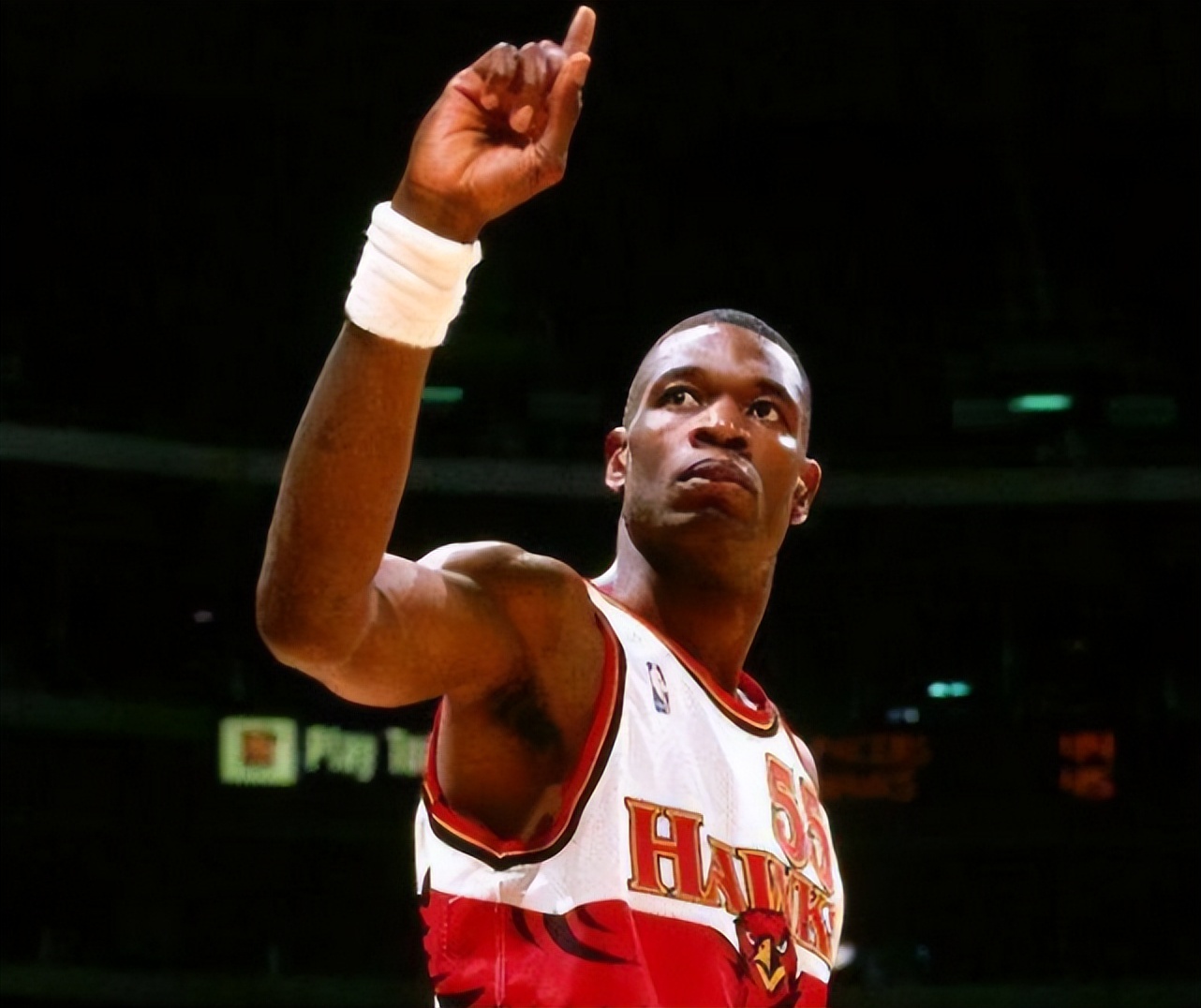 Mutombo receives treatment for brain tumor!Shaking fingers is a swan ...