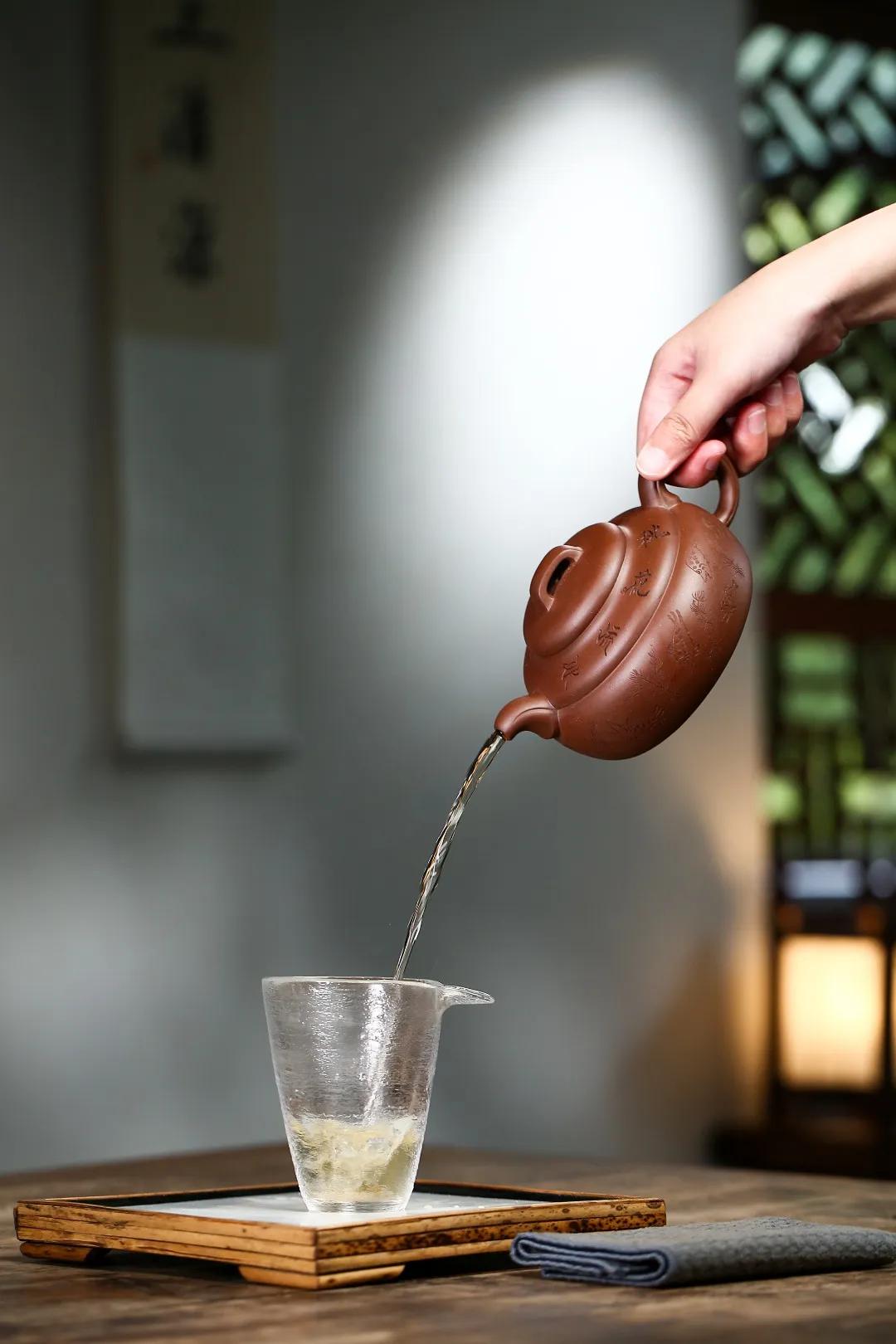 "Tanggu" (carved salmon) 400cc, raw ore bottom groove clear, - iNEWS