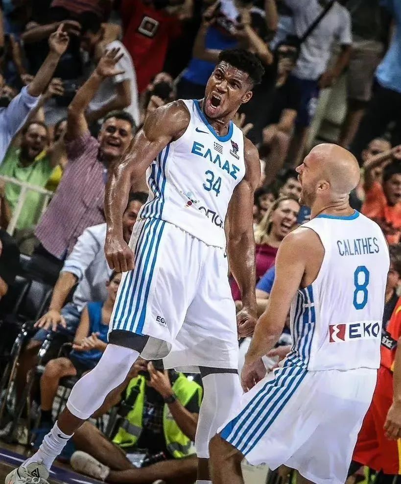 25 points in 19 minutes!Antetokounmpo unfortunately injured his foot ...