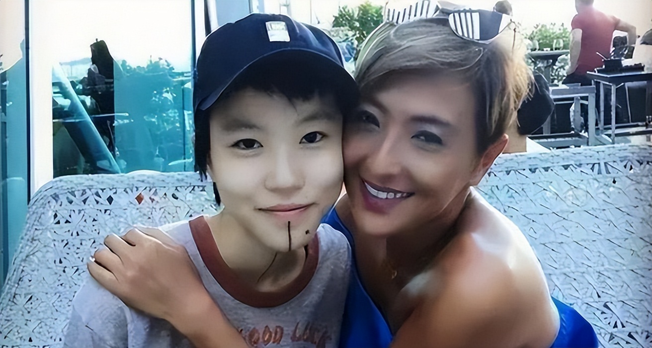 Both are Faye Wong's daughters, but Dou Jingtong and Li Yan have become two completely opposite ...