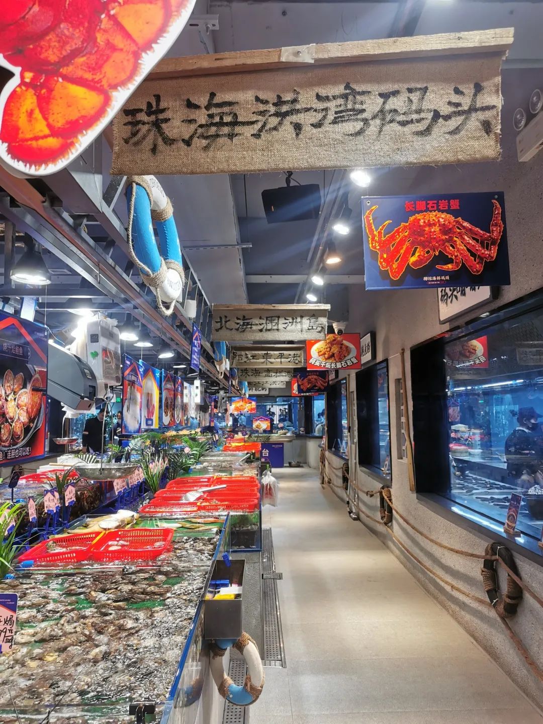 Taste the gifts from the deep sea and enjoy the joy of eating seafood ...