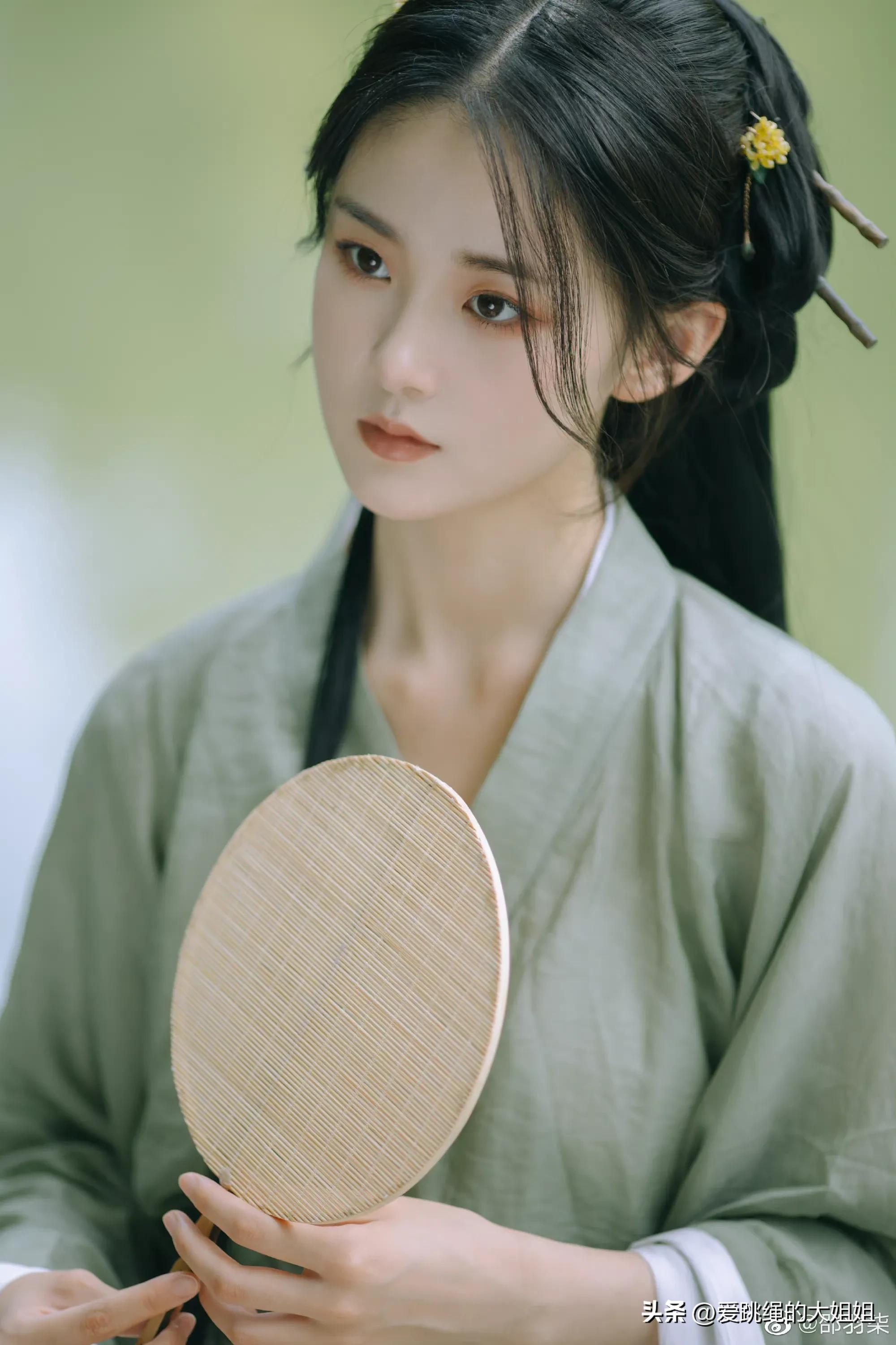 The most beautiful stewardess Li Yuheng, and the newcomer Shao Yuqi is ...