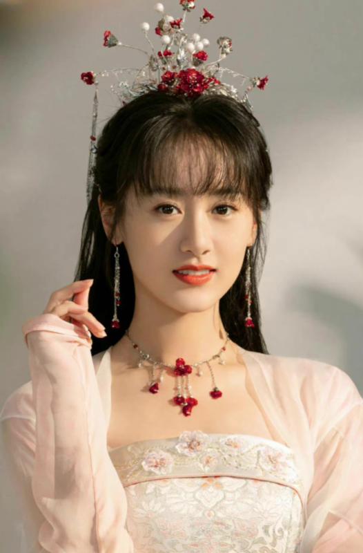 Yuan Bingyan made her first appearance after three months, and had a ...