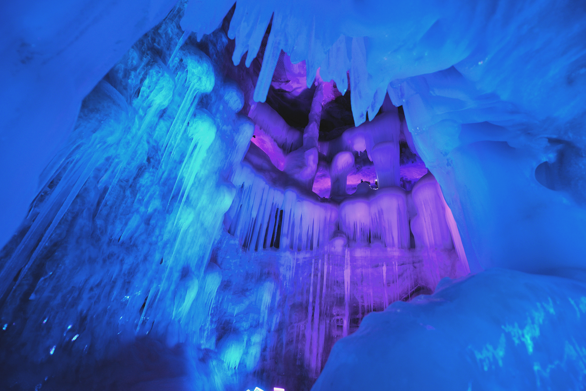 165 meters long! How did the large ice cave in Qamdo, Tibet form ...