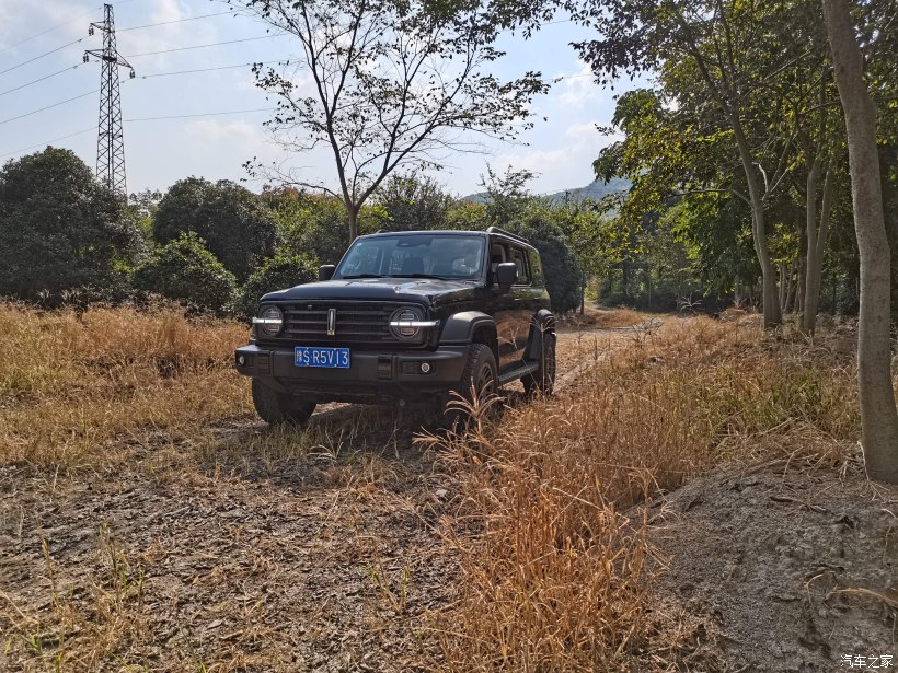Cross-country in the forest, tank cross-country test - iNEWS