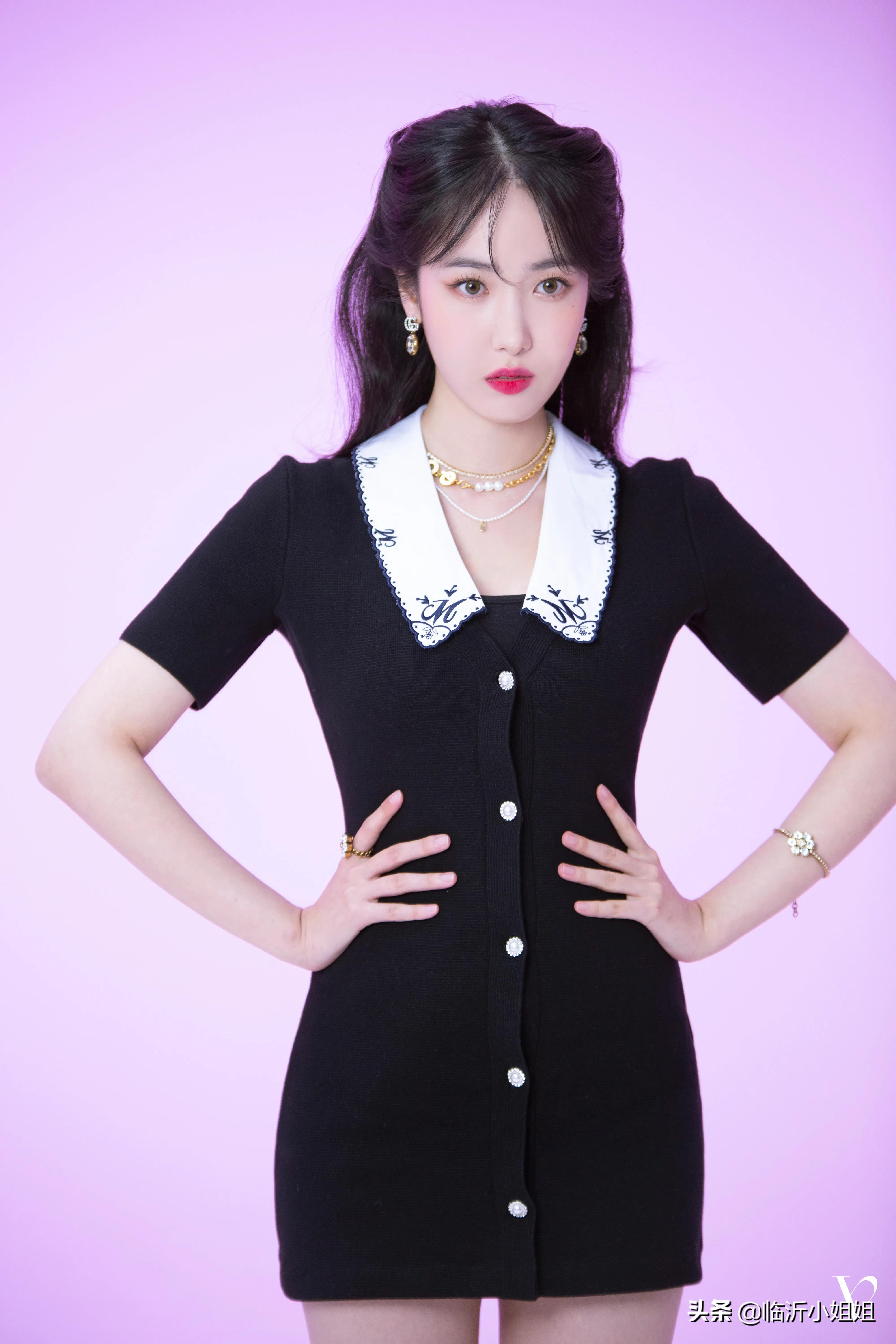 Huang Enfei, a refreshing and beautiful young girl, with a tender and ...