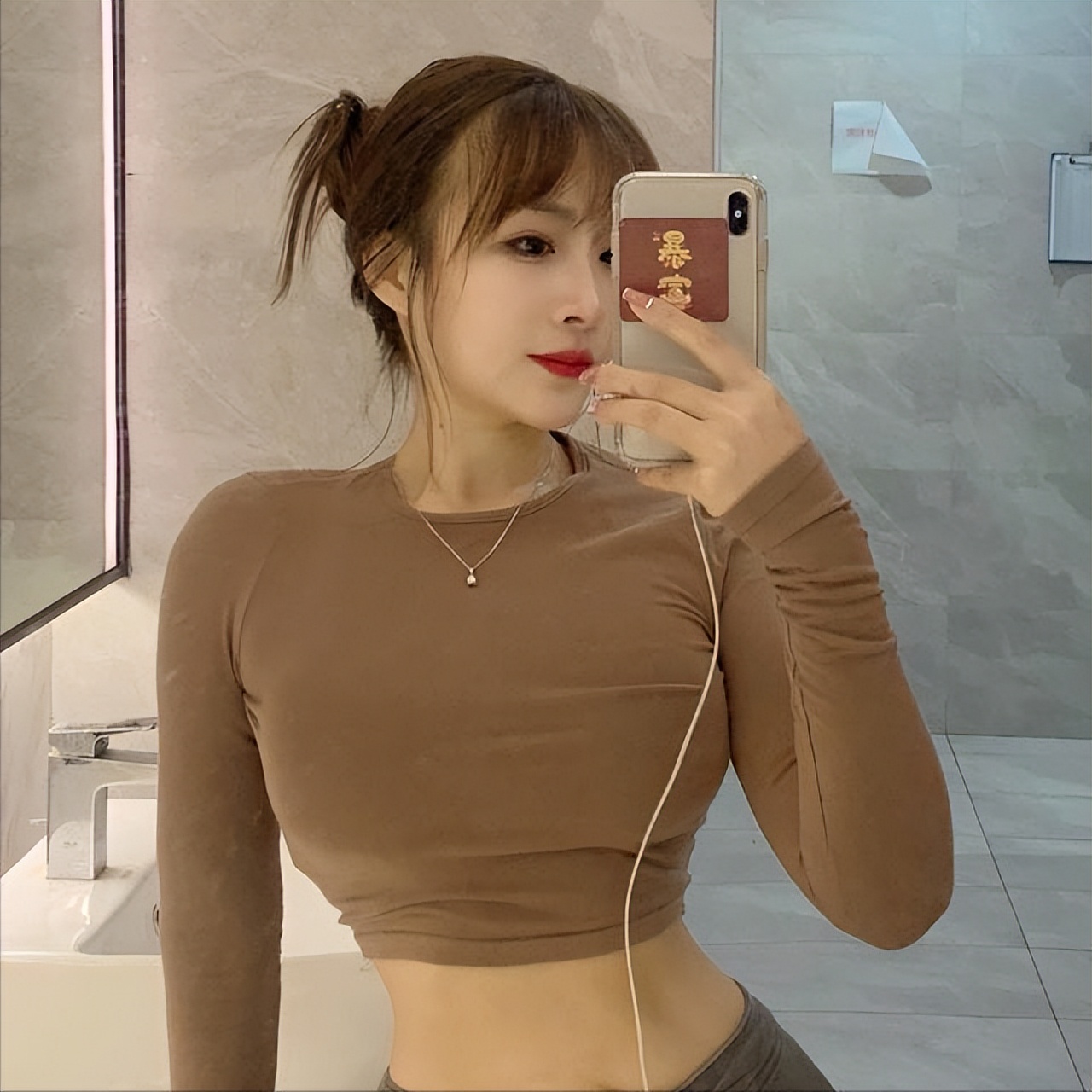 Sichuan fitness goddess, with a bumpy figure and a gourd-shaped body ...