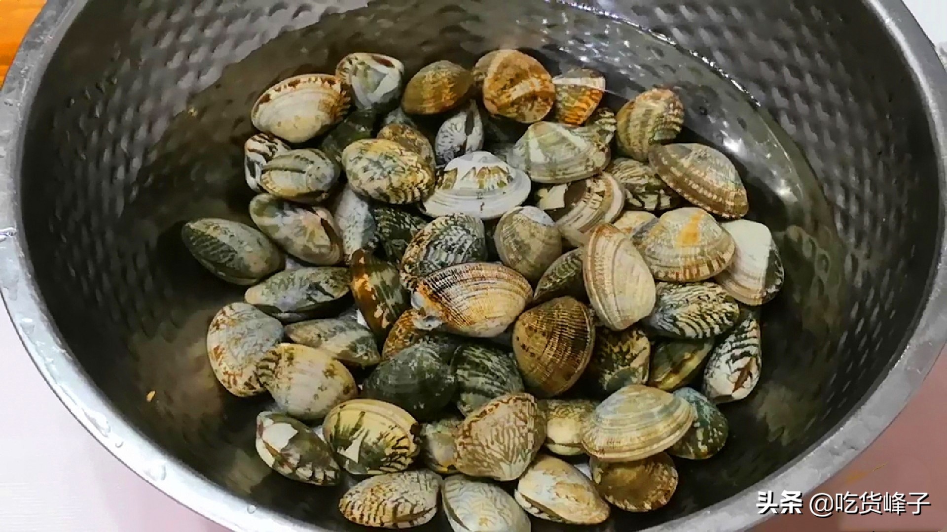 Clams spit sand, a good method taught by seaside fishermen, no salt or ...