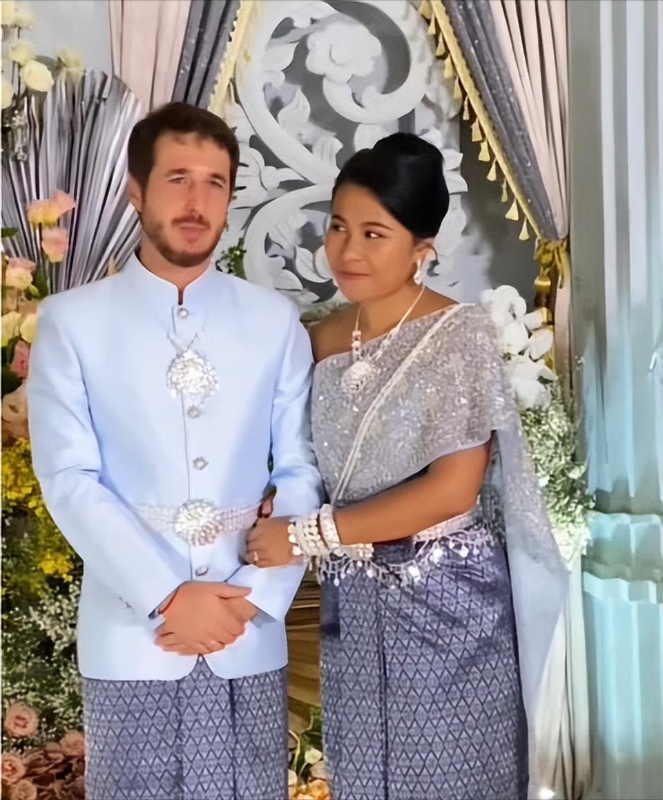 Hun Sen, Su Qing and other senior officials attended the wedding of the ...