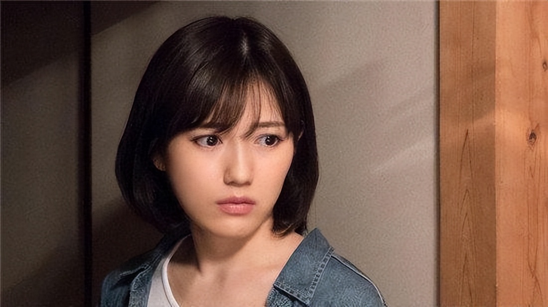 Japan's top ten poor-breasted (flat-chested) actresses, Horikita Maki's ...