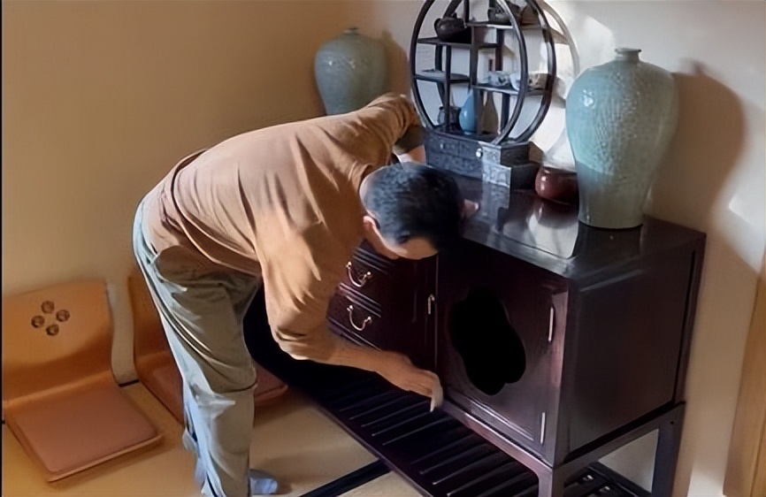 Li Yapeng's family cleaned up, Haiha Jinxi's father wiped the tables ...