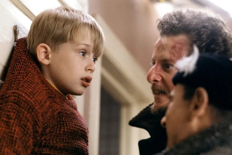 "Home Alone" combines comedy and action elements, what cultural symbols ...