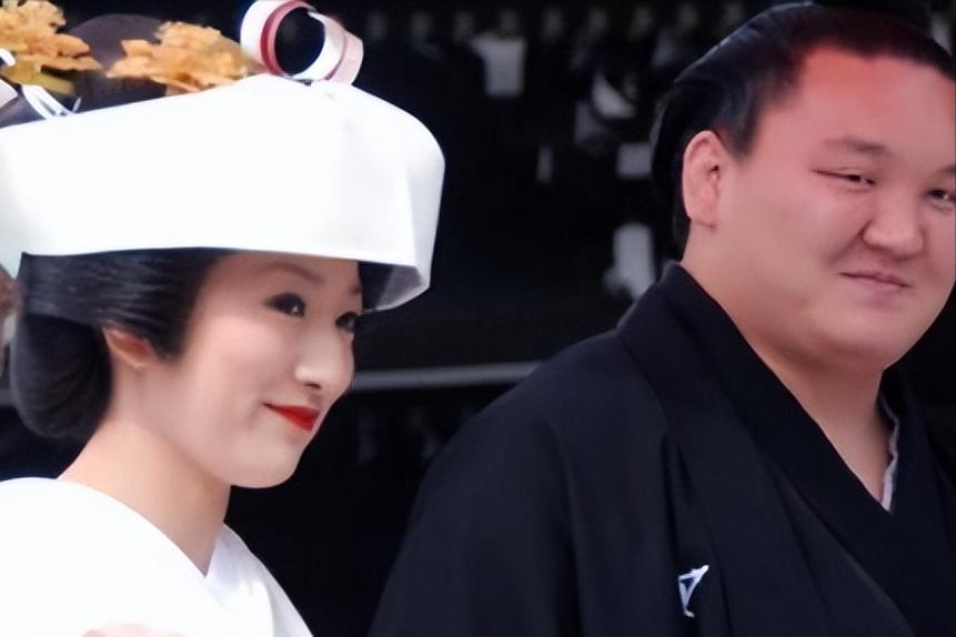 Sumo wrestler, Japanese female star rushing to marry?What is the charm ...