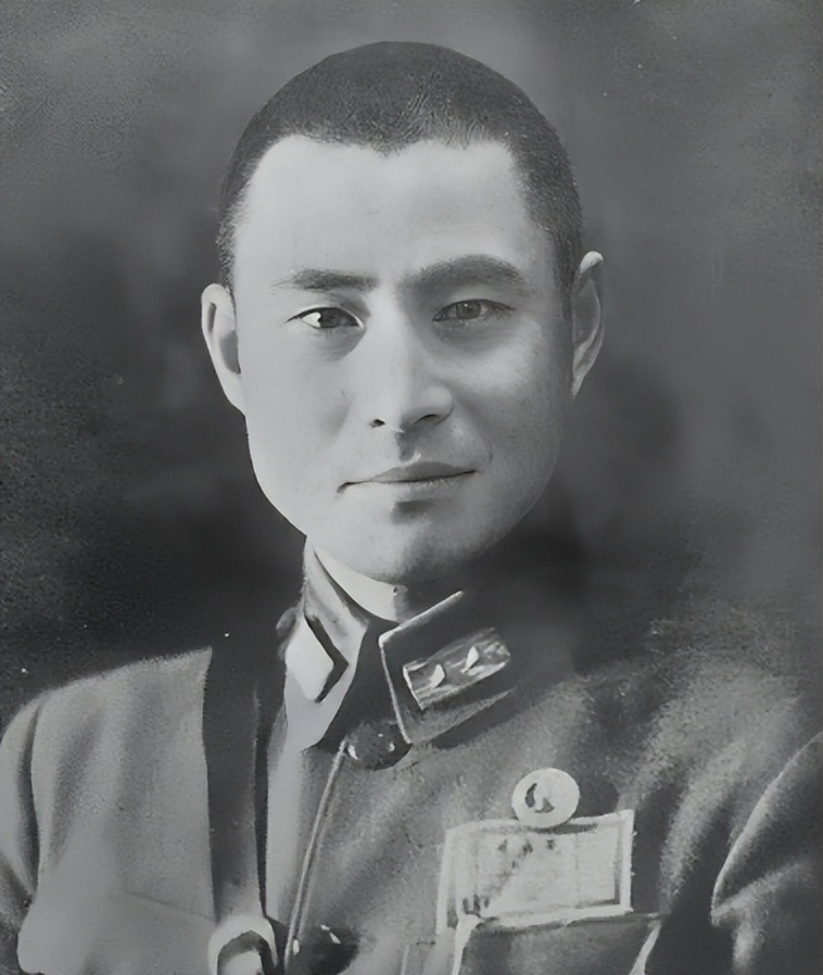 In 1977, Huang Wei paid homage to Fang Zhimin, standing in front of the ...