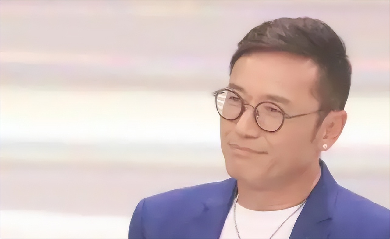 A well-known TVB actor settled in Canada and used to be in the glasses ...