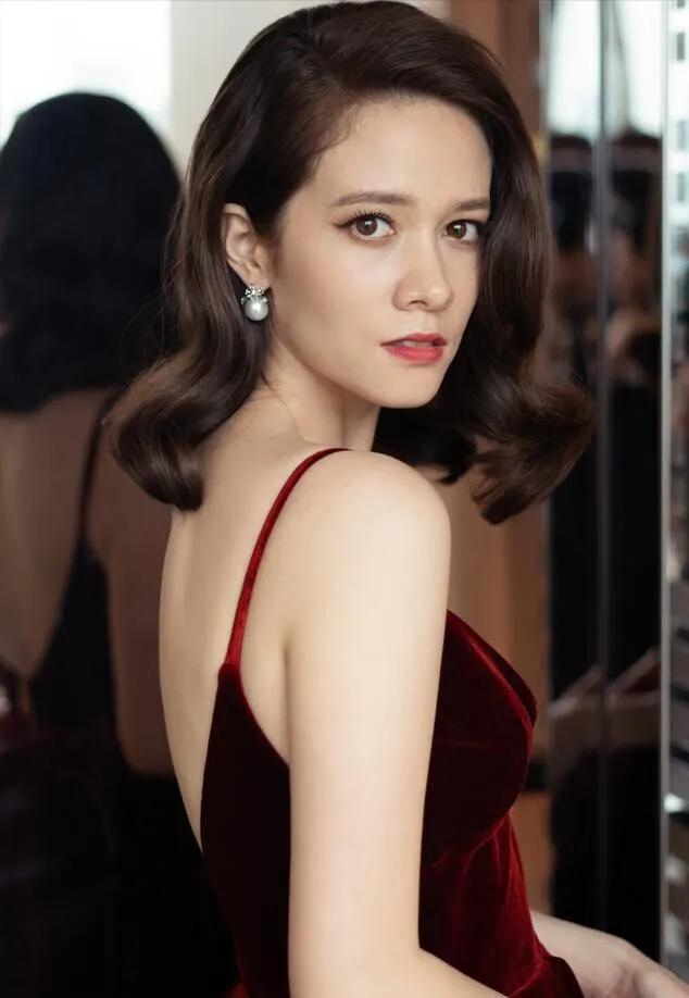 Xu Jiawen, a mixed-race actress who starred in the movie "Wolf Warrior", was abandoned by Wu ...