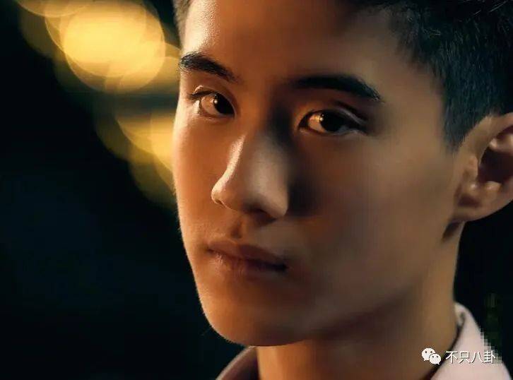 The relationship between siblings who started talking at the age of 17 ...