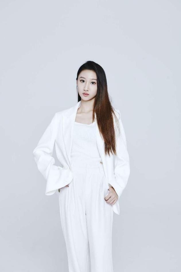 Wang Yanjia, a newcomer actor from Dingjunshan Entertainment: overcome ...