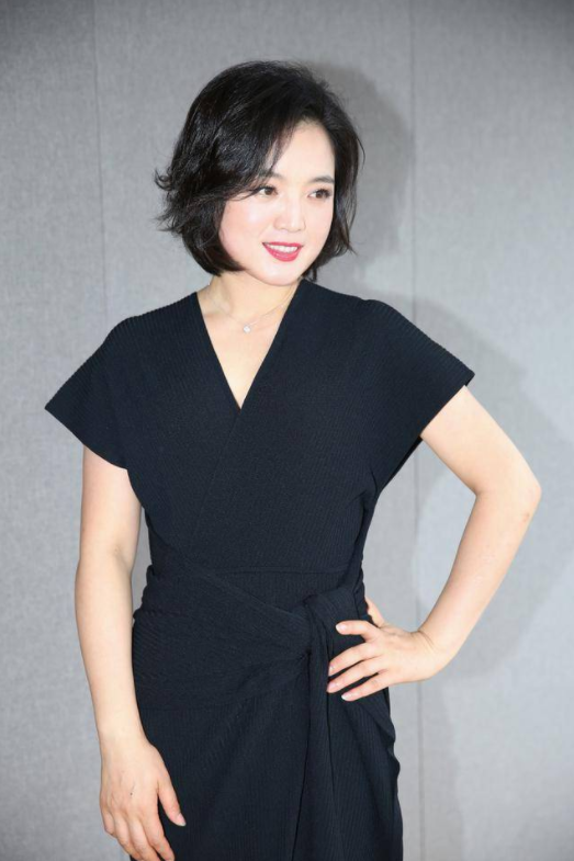 Singer Bai Xue in the 1990s: 30 years old for the Spring Festival Gala ...