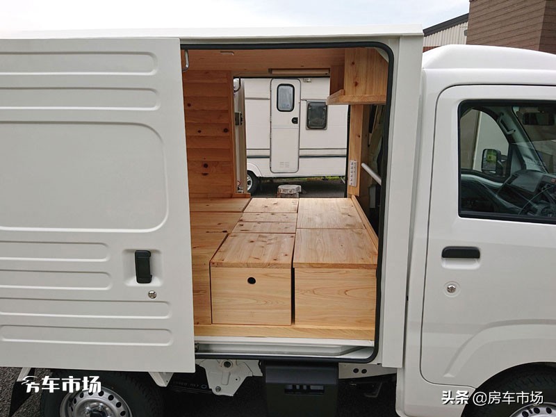 The Dafa micro-truck van is converted into a RV, the layout is adjusted ...