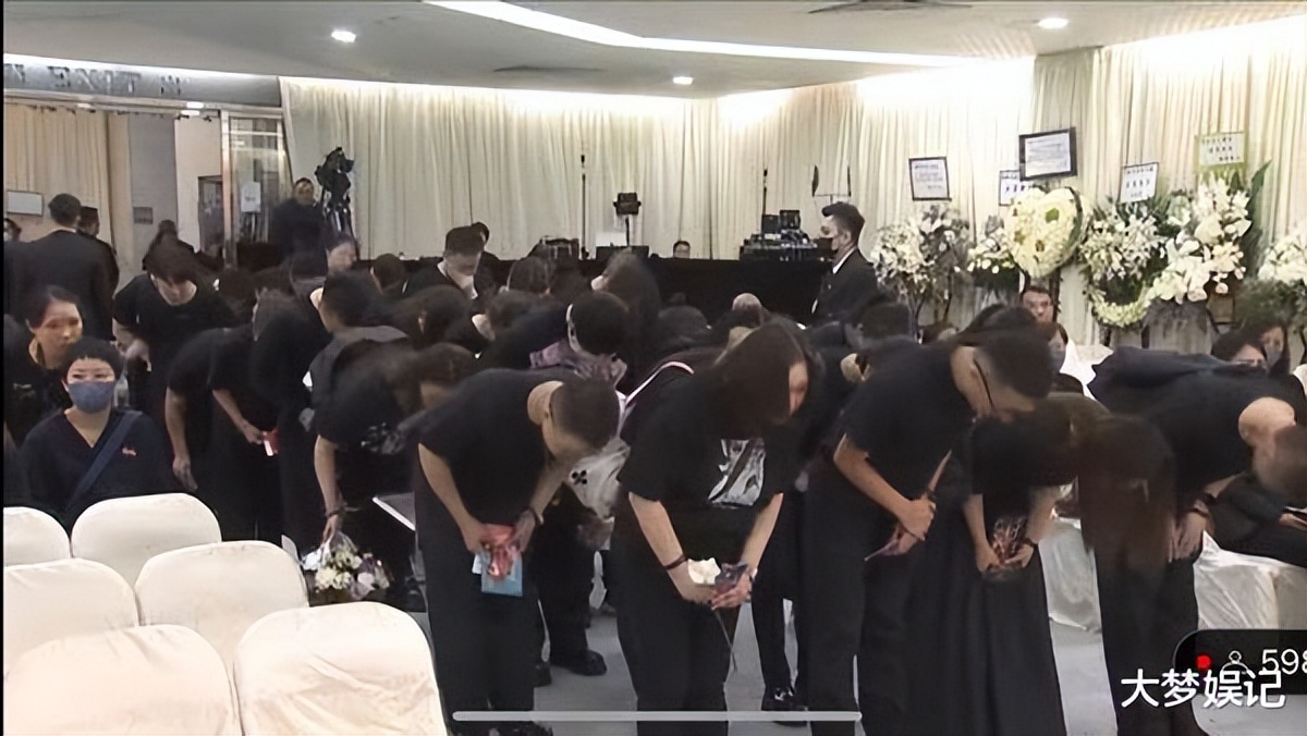 Coco Lee's final farewell photo! Fans mourned and offered flowers ...