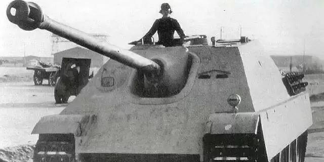 Chatting Cheetah Tank Destroyer - iNEWS