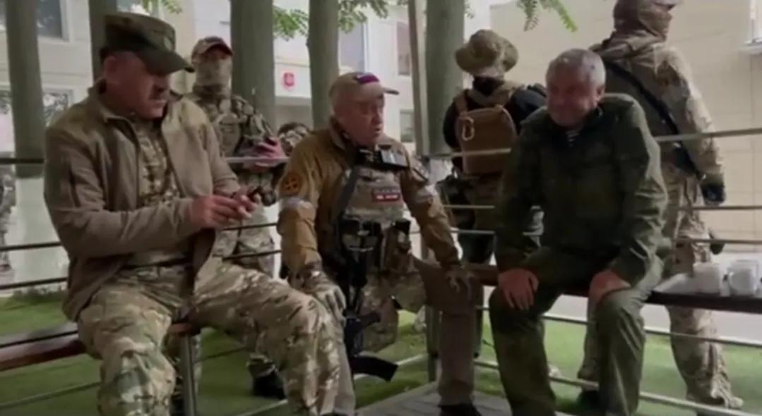 Prigozhin arrives at the headquarters of the Russian Army in Roskov - iNEWS