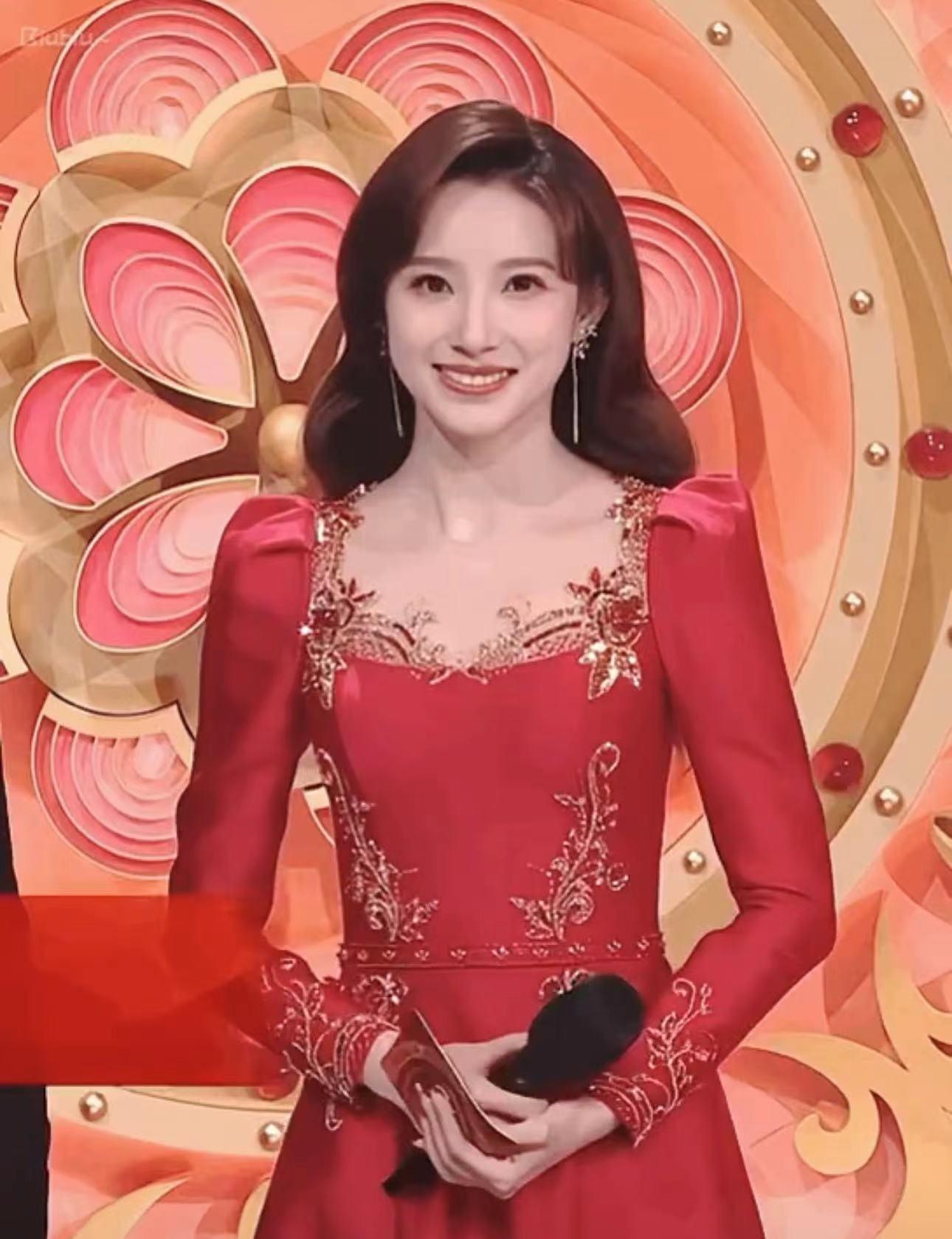 CCTV Spring Festival Gala is full of flowers!Zhao Liying has beautiful ...