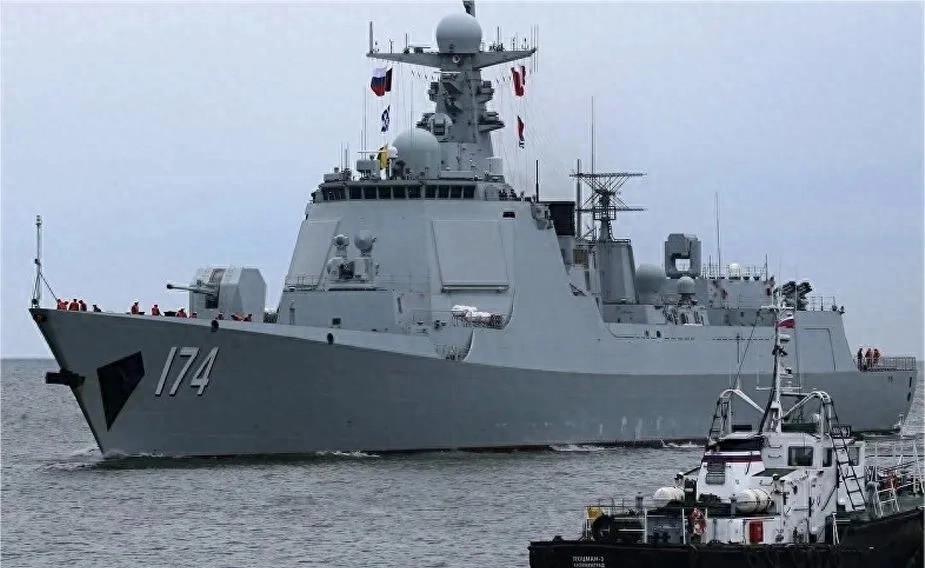 The 052D large-scale drive "faces" the Canadian frigate, and the US and Japanese warships were ...