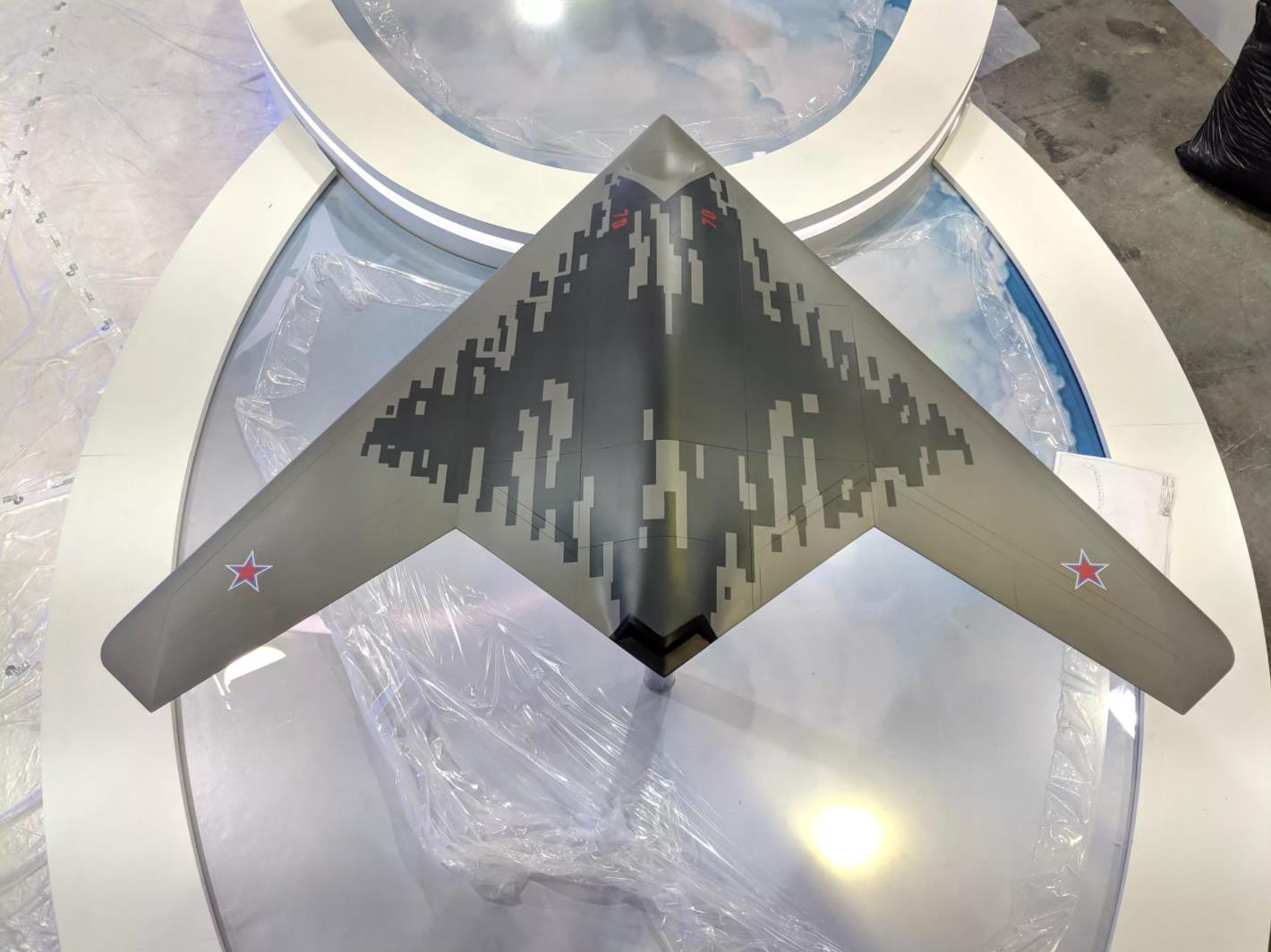 The Russian "Hunter" drone, defined as a loyal wingman, appeared on the ...