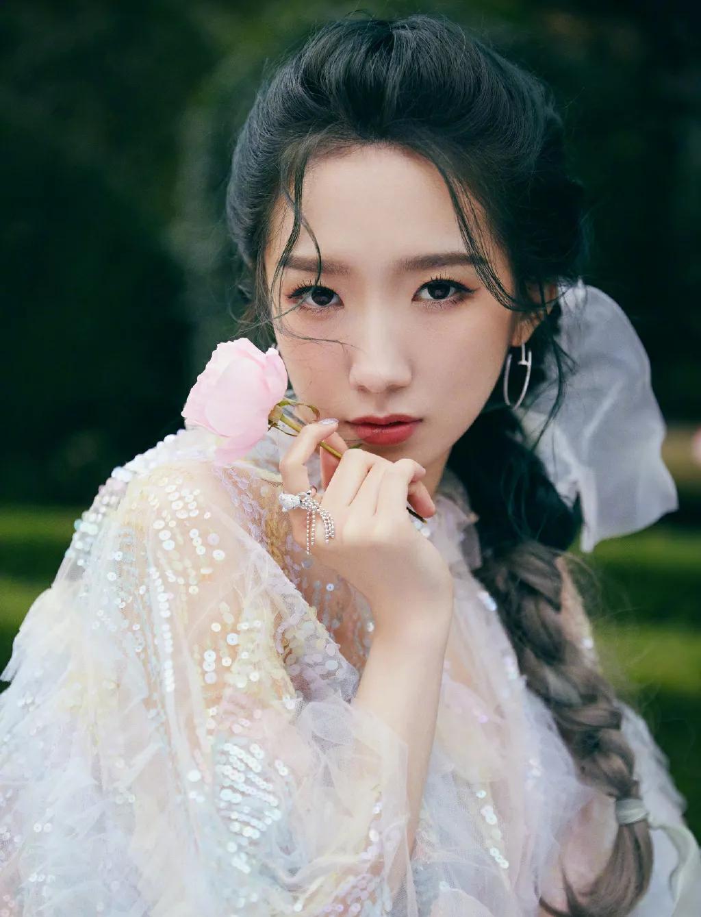 Fashion star beautiful picture | Meng Meiqi beautiful wallpaper - iNEWS