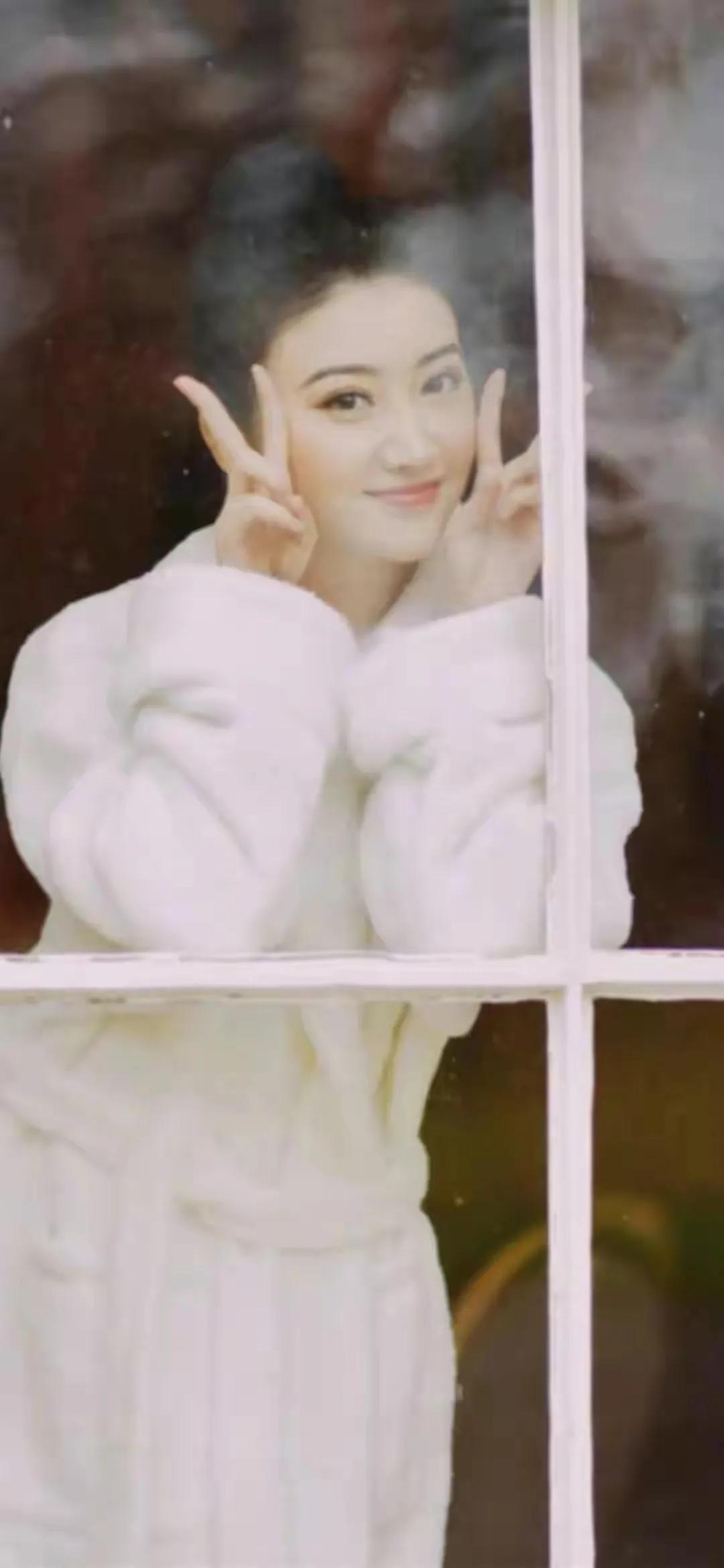 Jing Tian is beautiful/Wallpaper - iNEWS