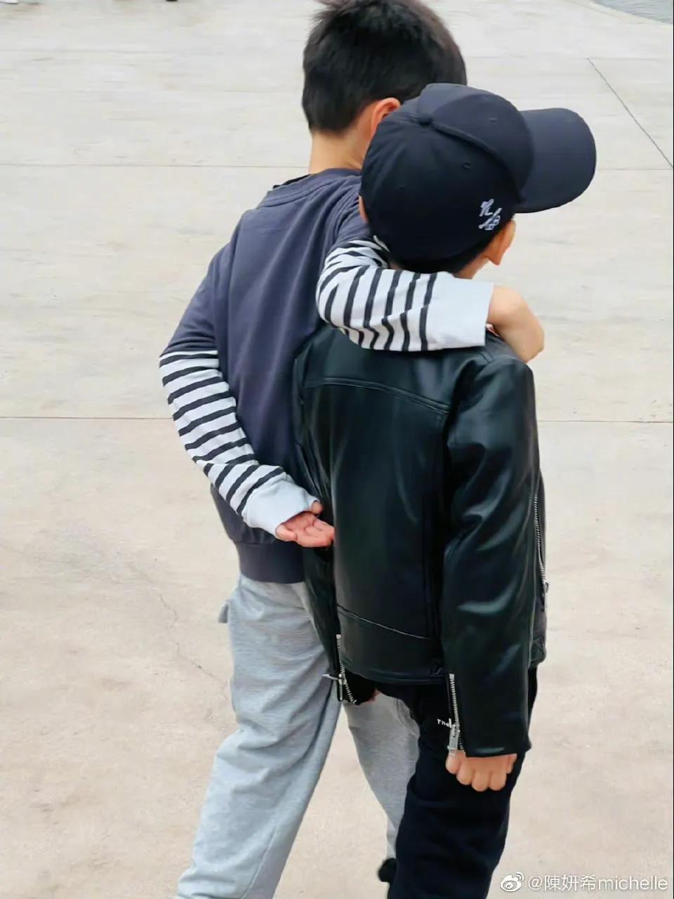 Michelle Chen and Ying Er take the baby to the Universal Studios - iNEWS