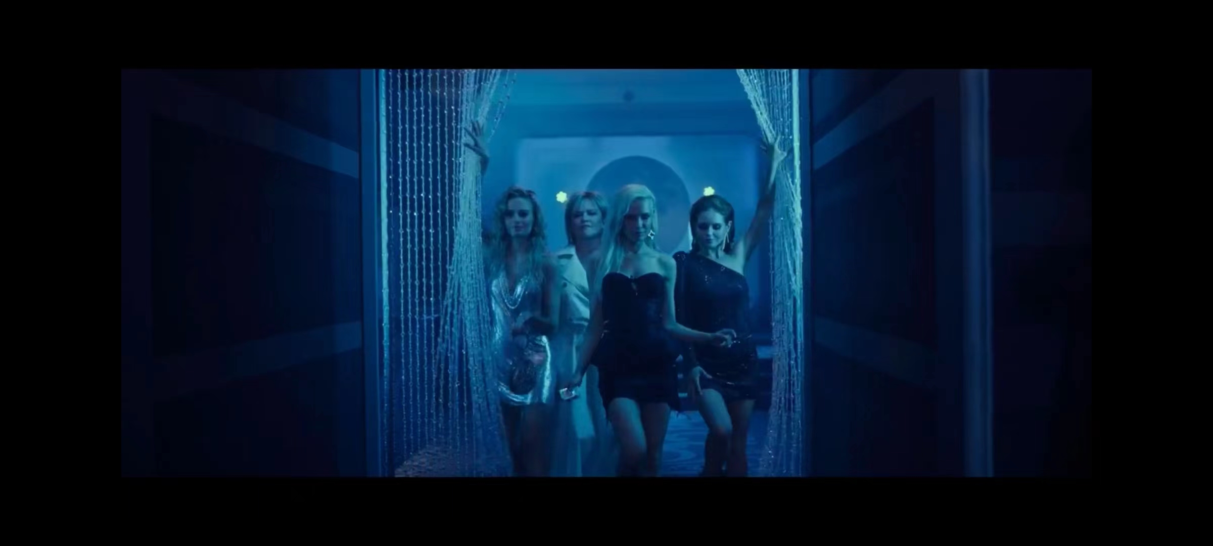 Adapted from real events, the capital world of drunken gold fans ...