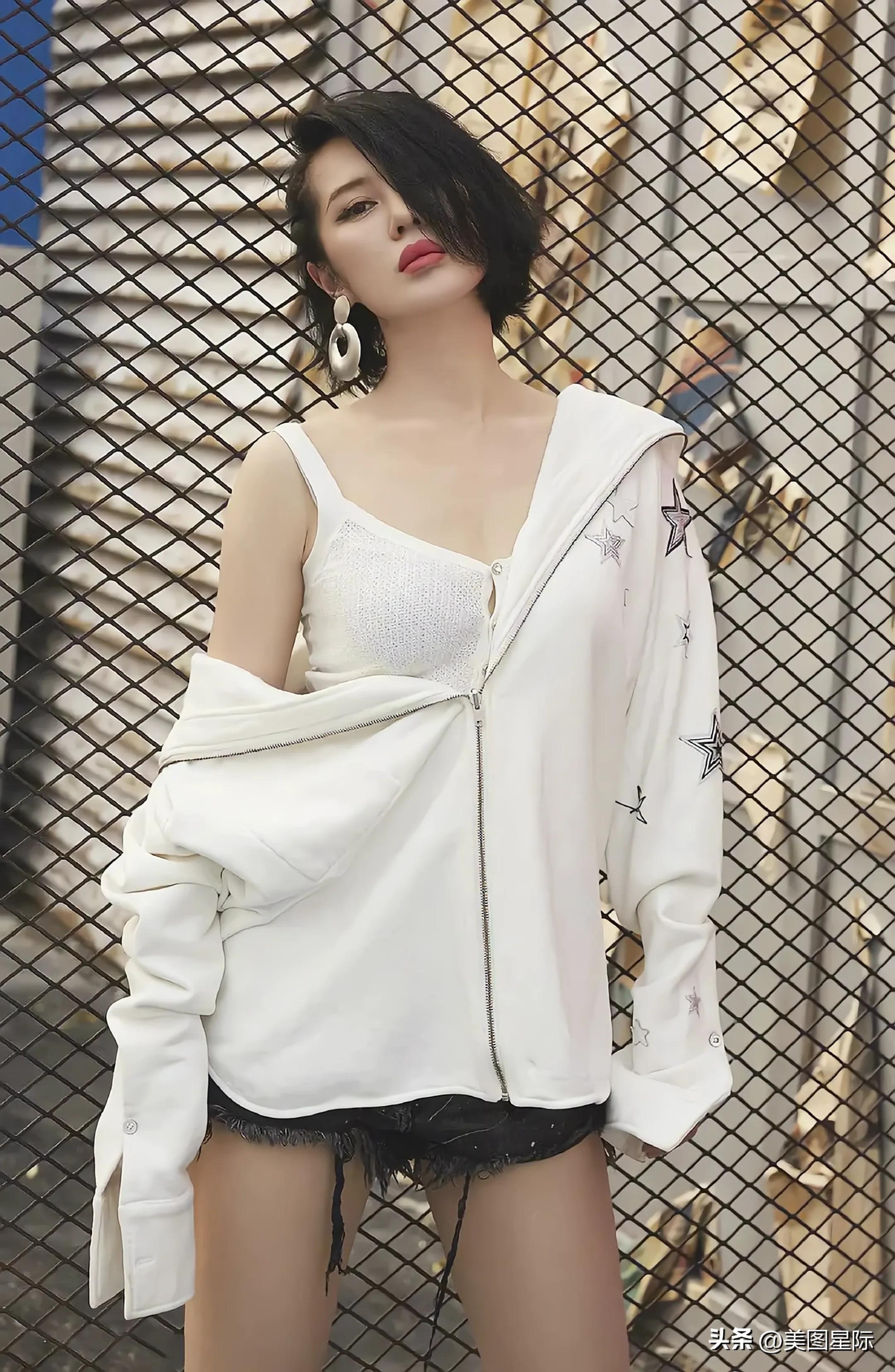 The protagonist of this issue——Yu Nan, the 118th issue of the celebrity stunning beauty series ...