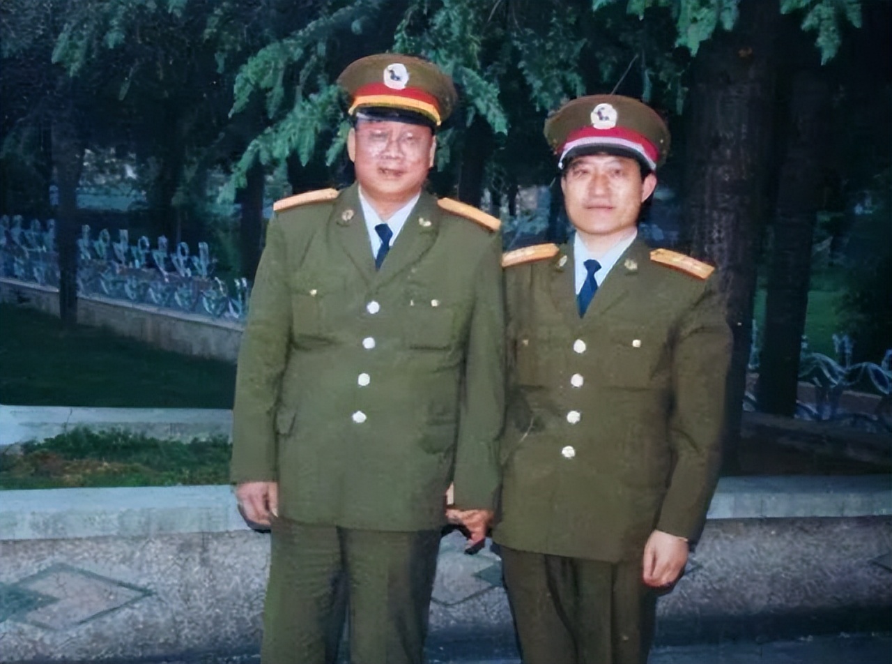 In 1981, during Deng Gong's military parade, he pointed to a division ...