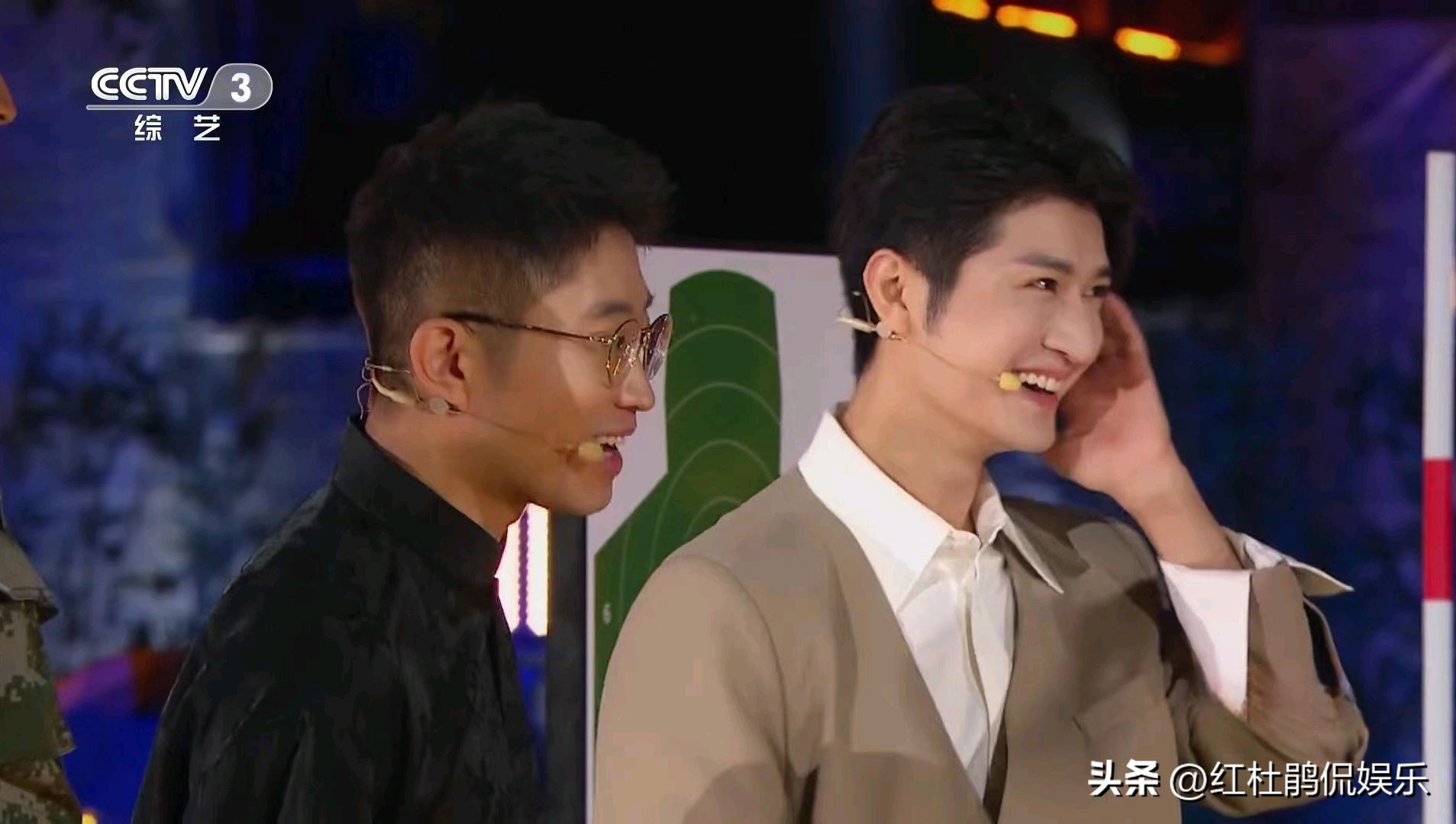 Yin Song succeeded Nigmaiti and hosted the "Avenue of Stars" special ...