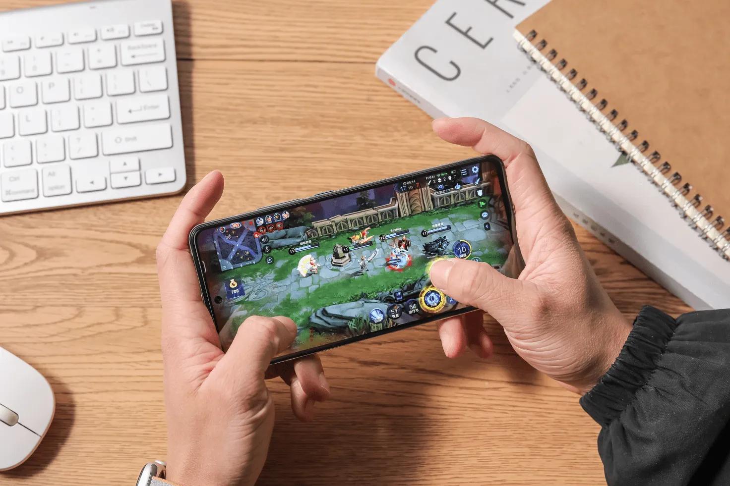 Why are mobile phone screens getting bigger and bigger now?Is there a ...