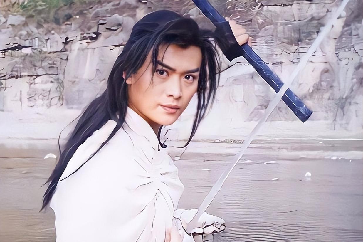 49-year-old Huang Haibing swaggered down the red carpet, twisted his ...