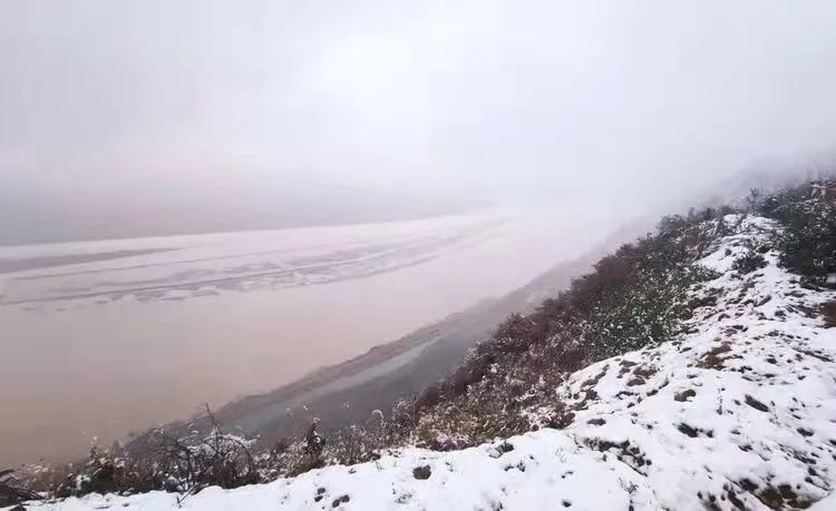 A narrow road meets a Hangu Pass - iNEWS